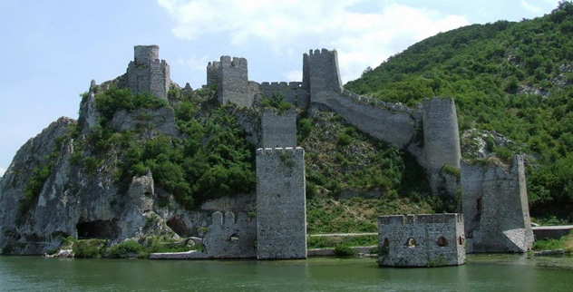 10 Unique Ruined Forts and Castles - Listverse