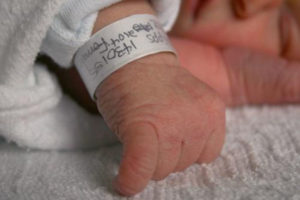 10 Sets Of People Who Were Switched At Birth - Listverse