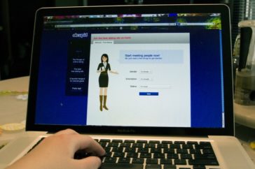 10 Ways Technology Is Ruining Your Love Life - Listverse