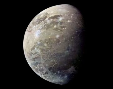 10 Coolest Non-Planetary Objects In Our Solar System - Listverse