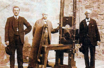 10 Extremely Bloody Executioners From History - Listverse