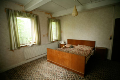 10 Deceased Victims Who Were Discovered In Strange Places - Listverse