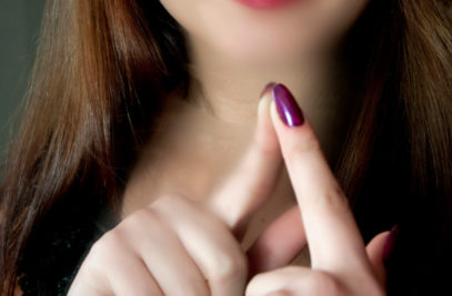 10 Bizarre Ways Your Sense Of Touch Changes How You Think - Listverse