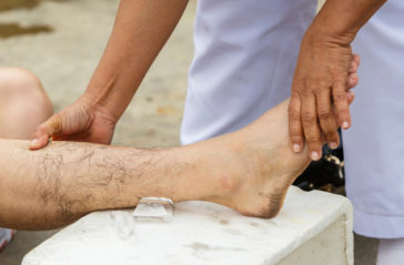 10 Bizarre Ways Your Sense Of Touch Changes How You Think - Listverse