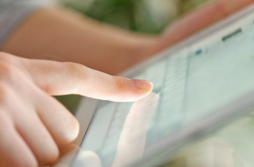 10 Bizarre Ways Your Sense Of Touch Changes How You Think - Listverse