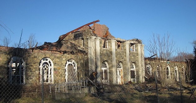 10 Terrifying Places Haunted By The Ghosts Of Brutal Violence - Listverse