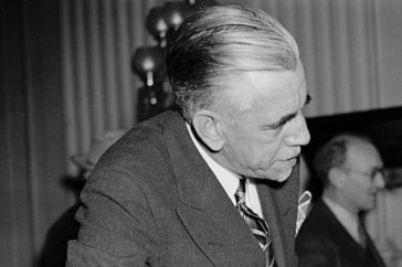 10 Conspiracy Theories That Helped Shape American History - Listverse