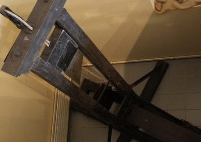Top 10 Bizarre And Riveting Facts About The Guillotine - Listverse