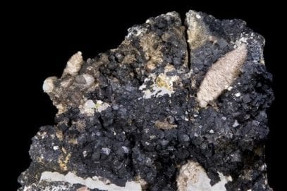 Top 10 Rocks That Stink - Listverse