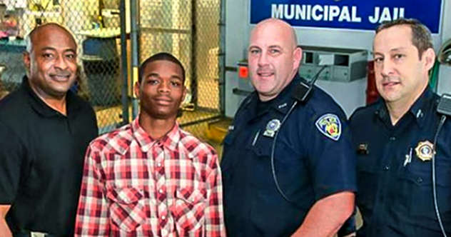 10 Times People Put Their Differences Aside And Helped One Another ...