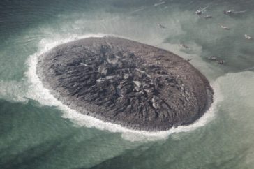 10 Strange and Mysterious Islands - Listverse