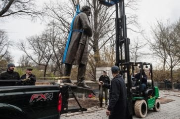 Top 10 Controversial Statues Around The World - Listverse