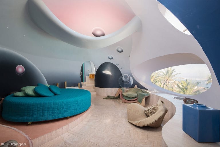 25 Crazy Interiors Where People Actually Live - Listverse