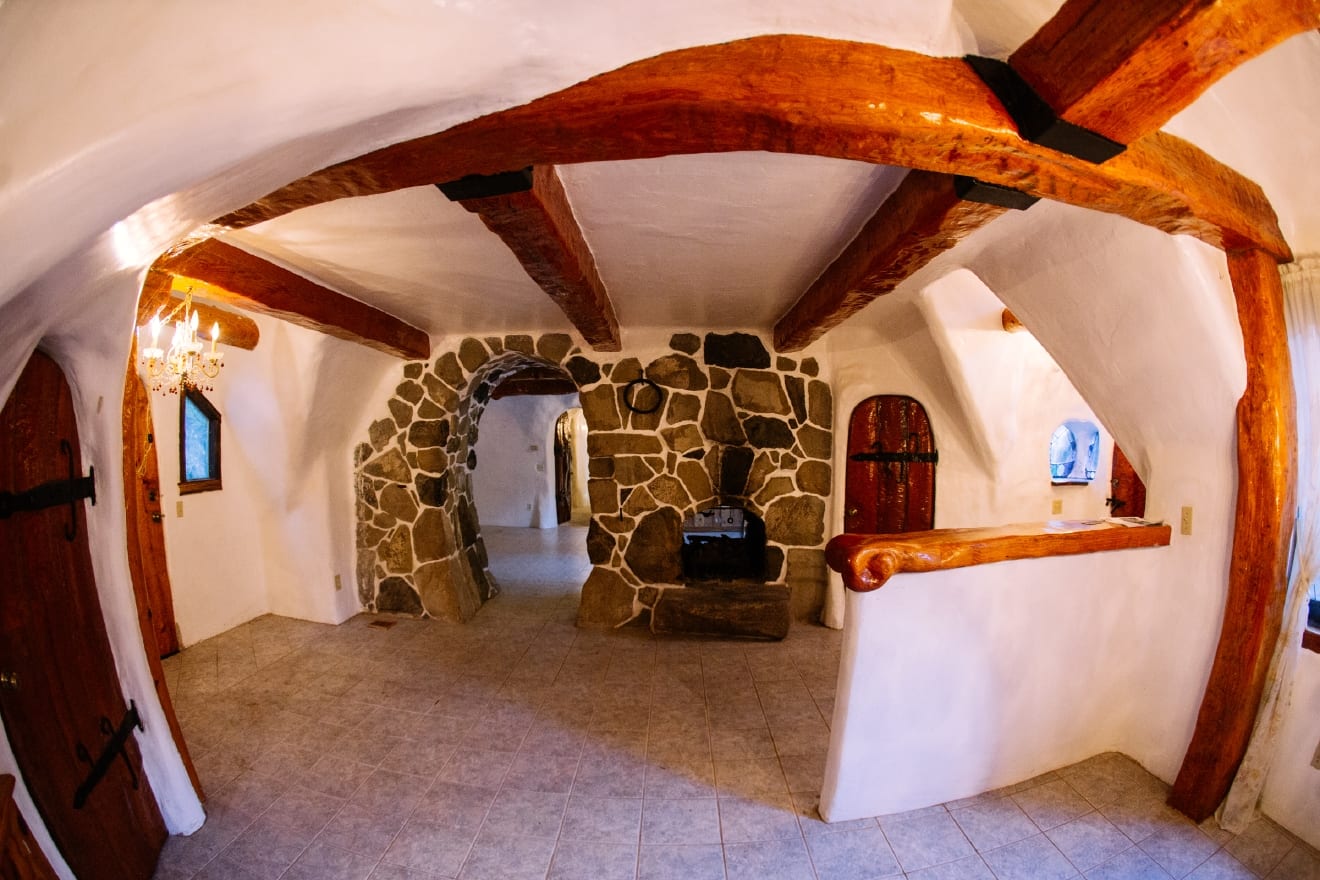 25 Crazy Interiors Where People Actually Live - Listverse