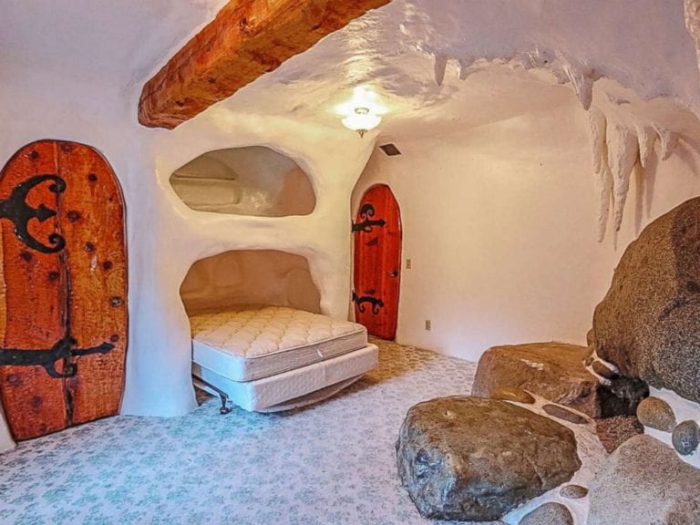 25 Crazy Interiors Where People Actually Live - Listverse