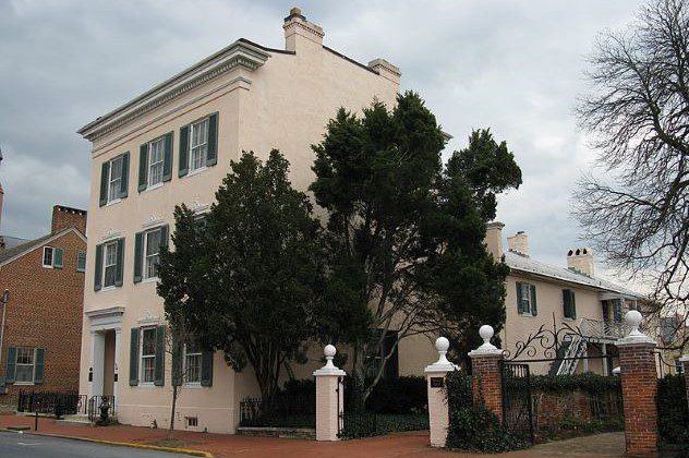 The Crazy Stories Behind 10 Legendary Spite Houses - Listverse